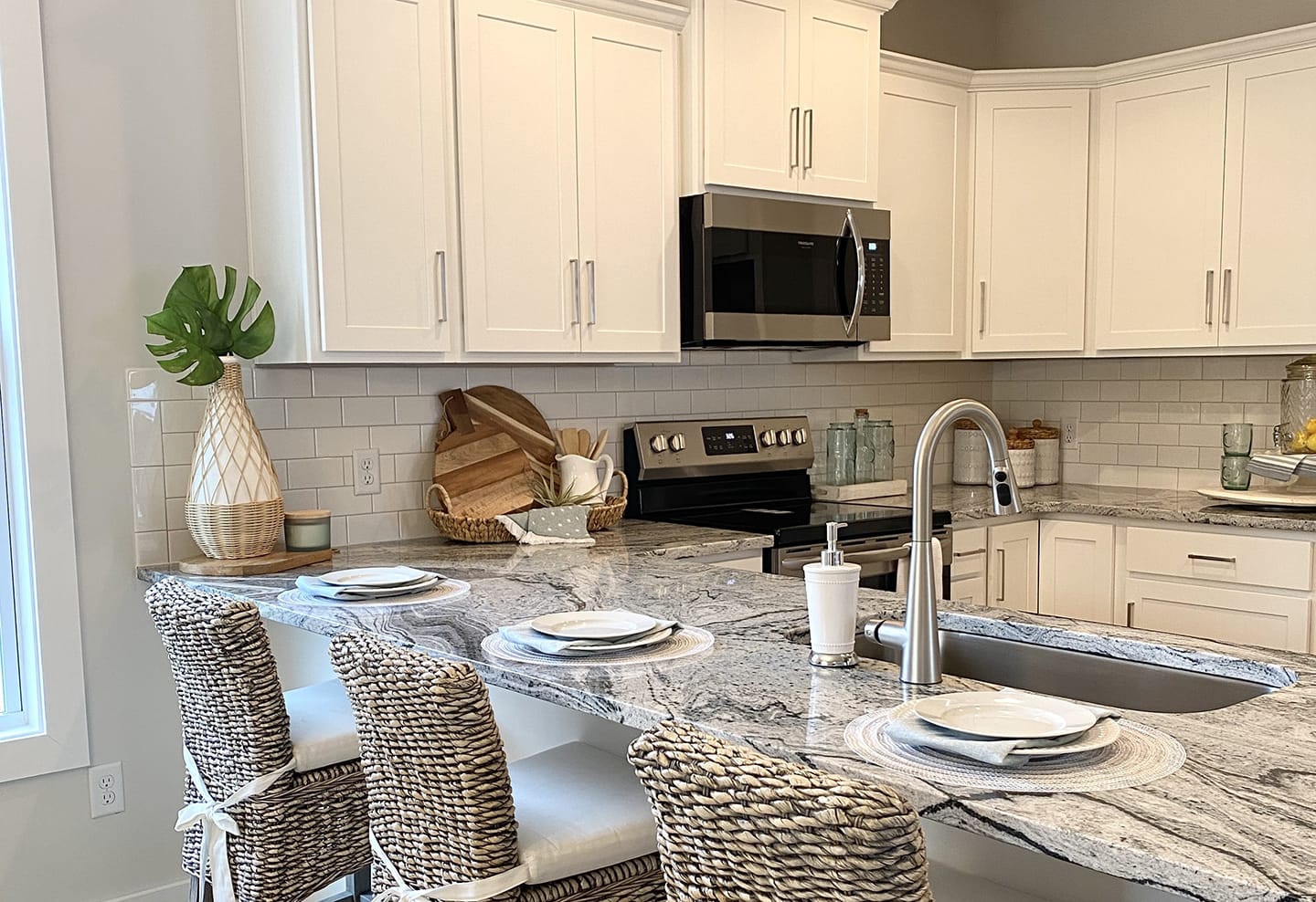 Kitchens and Dining Rooms Photo Gallery | Stevens Fine Homes